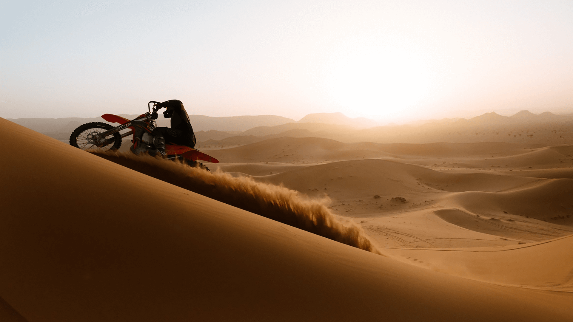 Visiter les dunes de sable de l'Erg Chebbi au Maroc - Motor Adventures